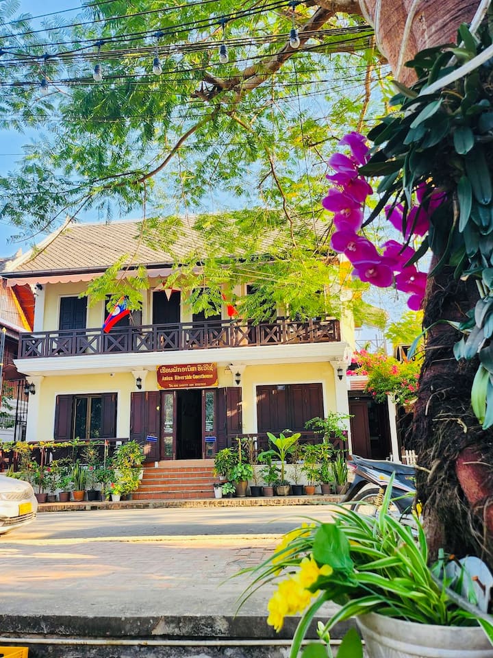 Deluxe Twin Room At Anisa Mekong Riverside Villa - Luang Prabang