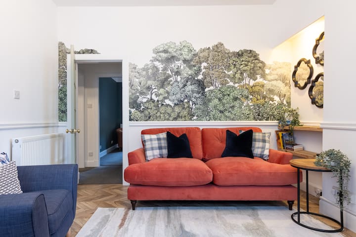 The Wee Gem: Cute City Centre Home With Parking - 인버네스