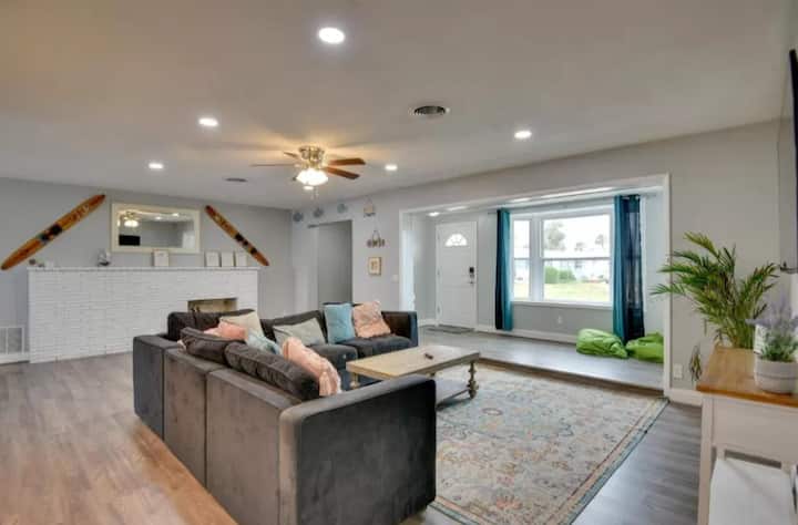 Fun Beach House! Short Walk To The Beach. Pets Ok - Ormond Beach, FL
