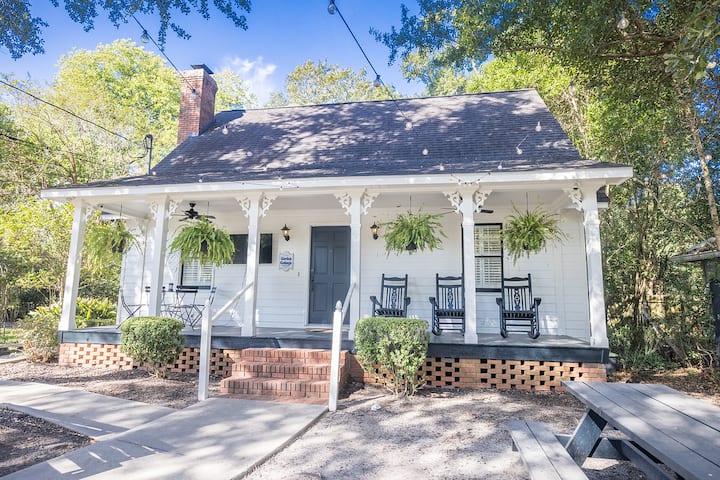 Downtown Thomasville Four Bedroom Garden Cottage - Thomasville, GA