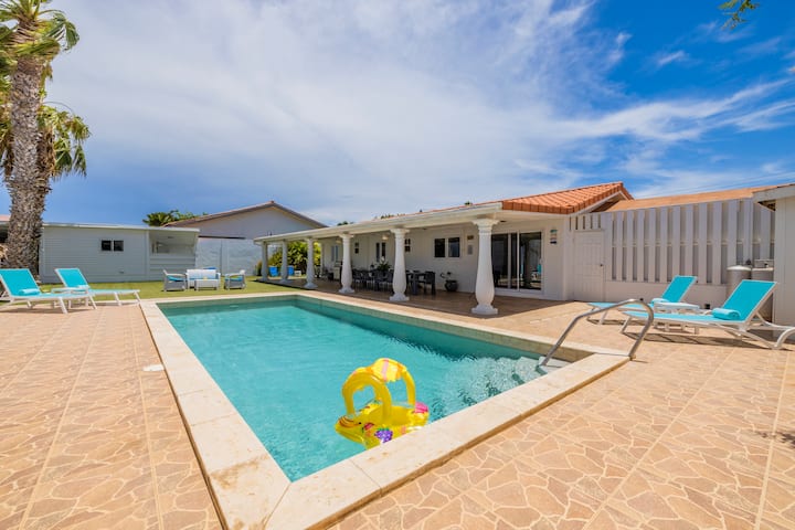 *New* 5br Villa W/ Privatepool & Amazing Location - Aruba