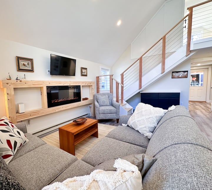 Le Chalet A Jay - Home W/ Hot Tub .5mi To Jay Peak - Jay, VT