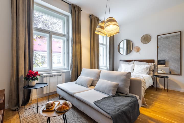 Brand New Delux Design Studio - Praga