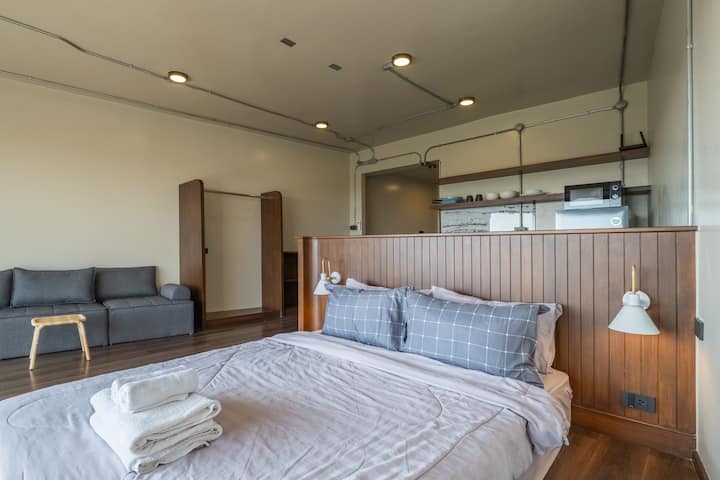 Newly Renovated Room Wt Balcony/ 5 Mins To Nimman - Chiang Mai