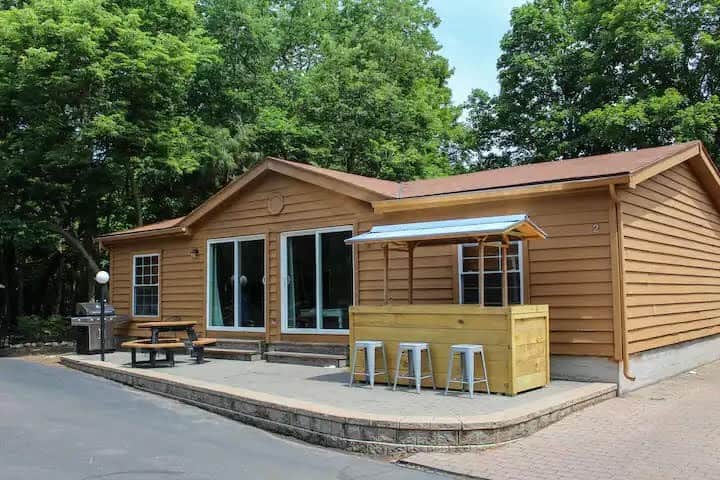 Cabin 2 Near Pool 10 Person - Put-in-Bay, OH