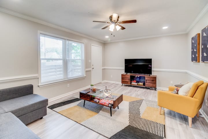 Coastal Comfort: 2br Retreat Near Beaches/king Bed - Hampton, VA