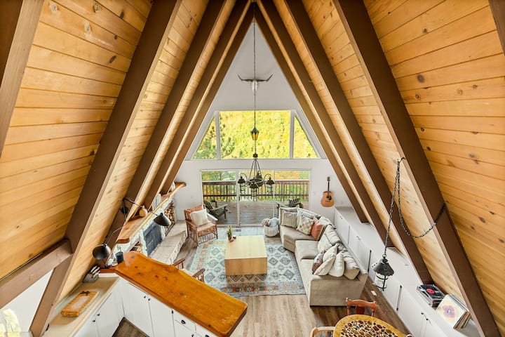 Oak Hill Aframe |Hot Tub| Fire Pit| Sunset Views| - Lake Arrowhead, CA