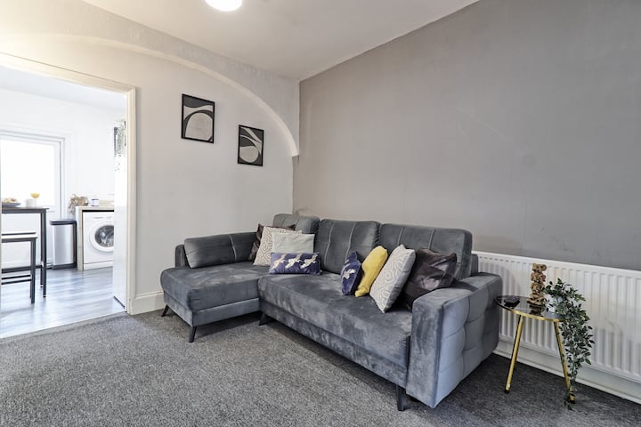 4br Southend Retreat | Games Room | Sleeps 10 - Southend-on-Sea