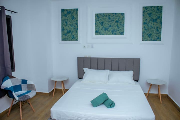 Room "Queen Green" Charmante, Douche Et Wc Privés - Côte d'Ivoire