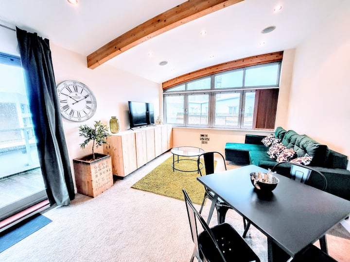 Luxury Central Penthouse: 2 Bed, Secure Parking - Ipswich