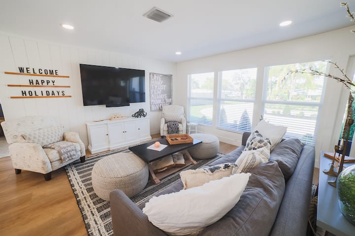 The Cozy Cottage Haven - Jupiter, FL
