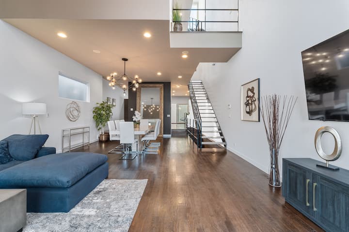 Exquisite 4 Bd Home With Theater And Two Decks - Chicago, IL