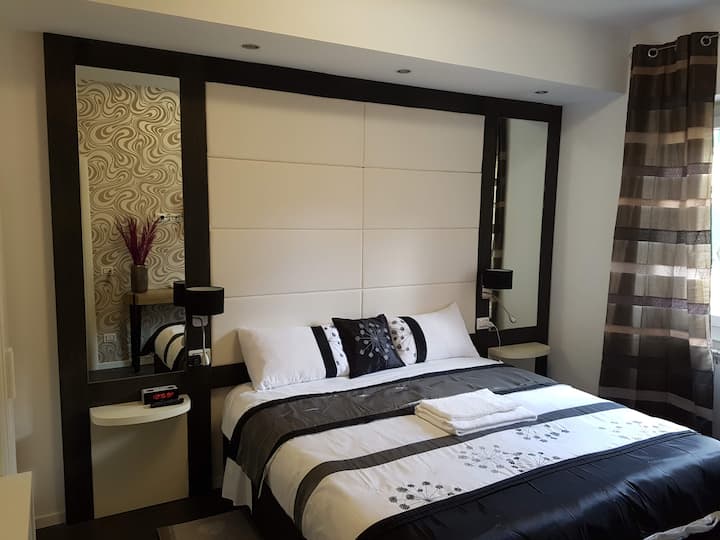 Moderna Camera Con Jacuzzi - La Spezia