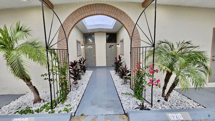 3br/2ba, Duplex ,Great Location - North Port, FL