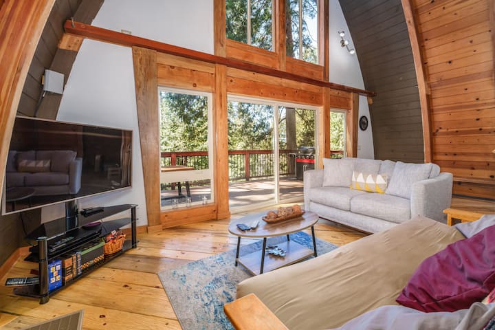 Chipmunks Den 2 Bed/2 Bath Cabin - Yosemite West, CA
