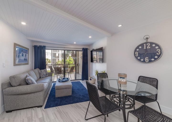 Amazing Newly Renovated Condo - Marco Island, FL