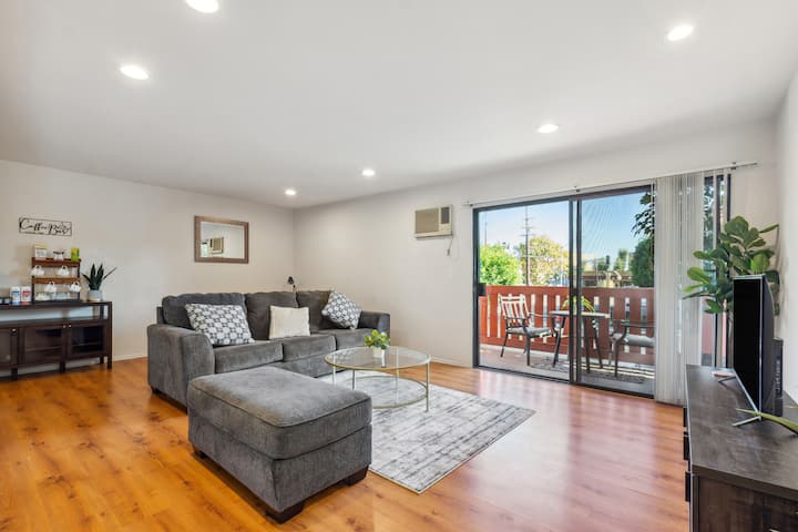 Long Stays Welcome | King Bed, Workspace, Garage - Bellflower, CA