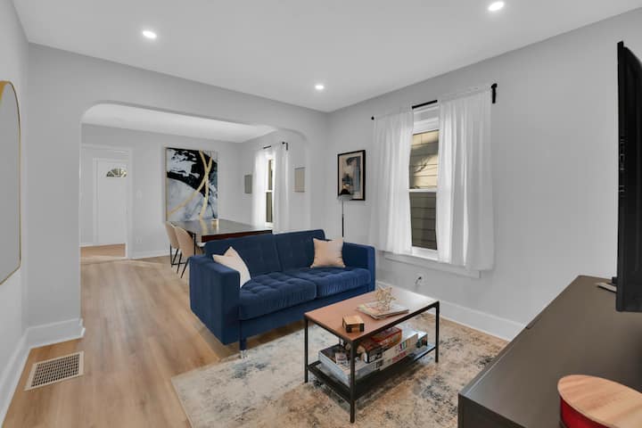 Bright&cozy 2bdr+1bth In Walkerville - Windsor