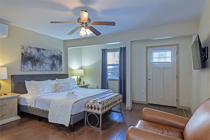 1br Father's Montrose Estate D | Medical Center! - Northside Village – Houston
