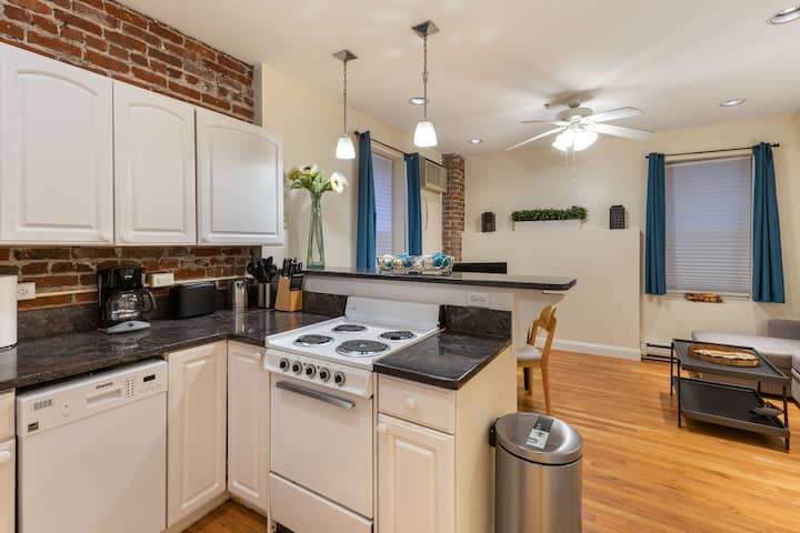 Large 3 Bed, 2 Bath In North End; Near Waterfront - Boston, MA