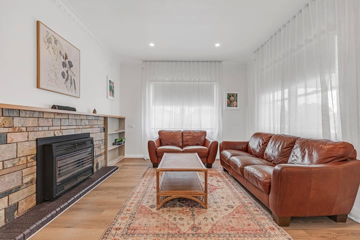 Pet-friendly 3br/2ba Near River — The Stables - Echuca