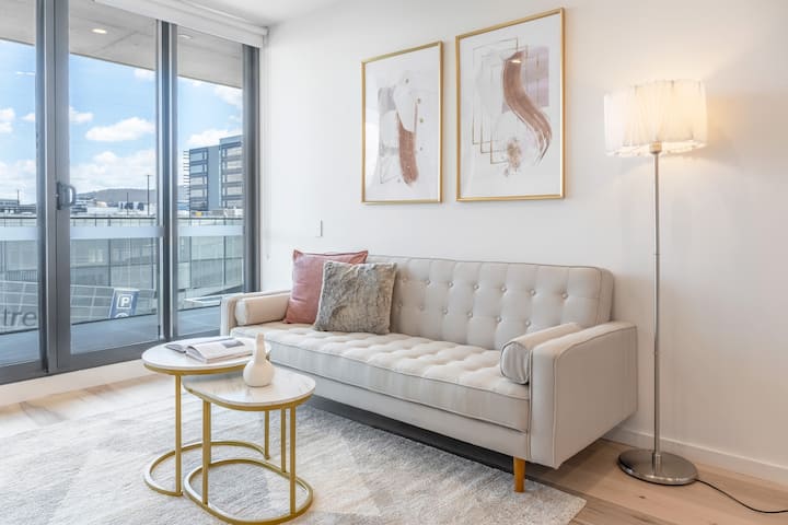 @Canberra Charm: Sleek 1br In Cbd W Parking & View - Canberra