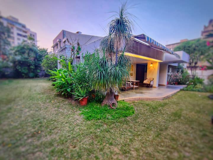 Upscale City Center Villa / 2 Min To Manekbag Hall - 