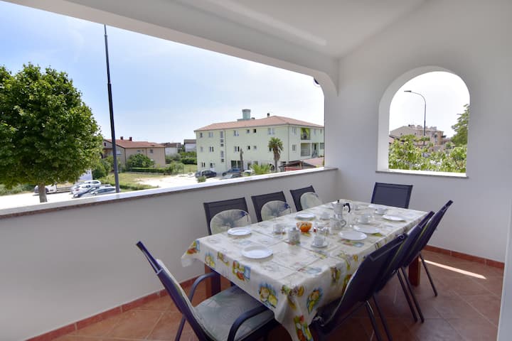 Spacious Apartment Near The Center Of Umag - Umag