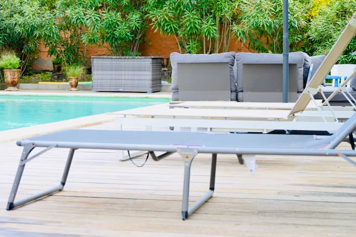 Maison De Vacances * 2 Piscine* Jardin* 6 Chambres - 亞維農