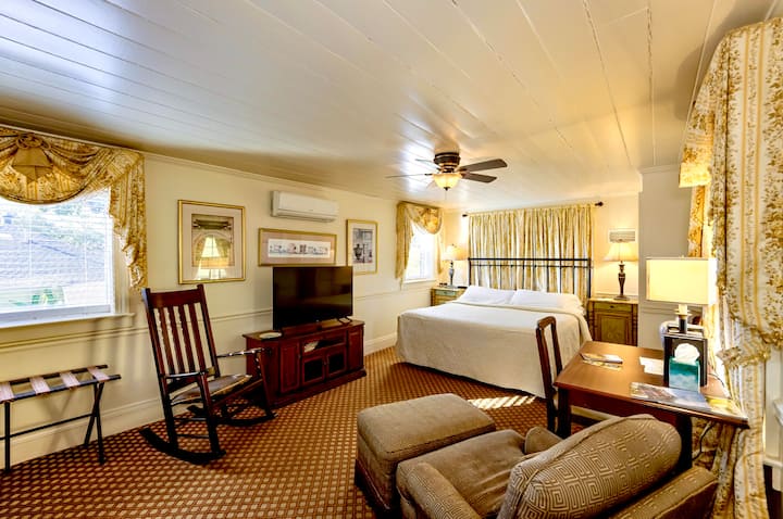 Old Quarter's King (Room 2) - Vicksburg, MS