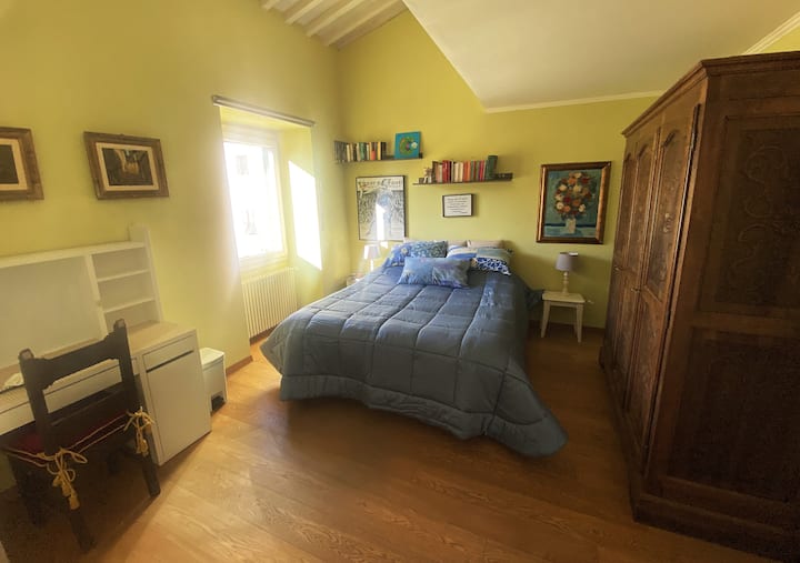 Room In One Of The Best City Center Neighborhoods - Флоренция