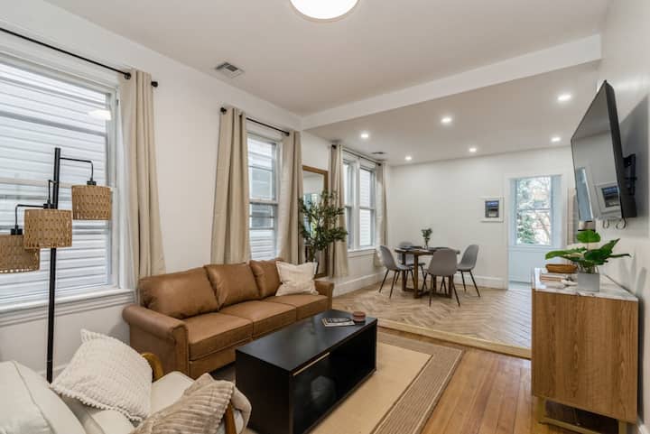 Modern 2 Bedroom | 8 Minute Walk To Nyc Train! - New York