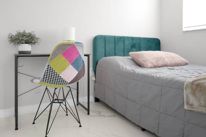 Central Location -Remodeled Room - Miami, FL