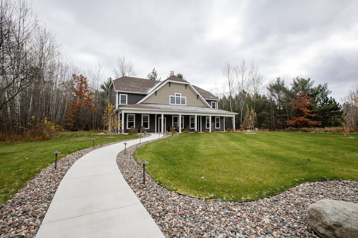 Winter Oasis W/ Prime Location & Lots Of Space! - Manitowish Waters