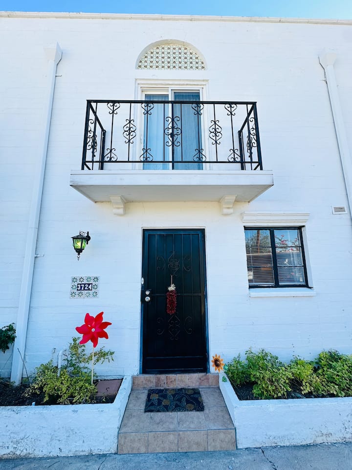 Spanish Townhouse: Cozy, Central, & Inviting - Tucson, AZ