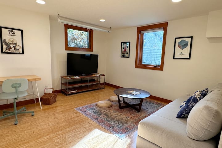 Hawthorne Apartment - Portland, OR