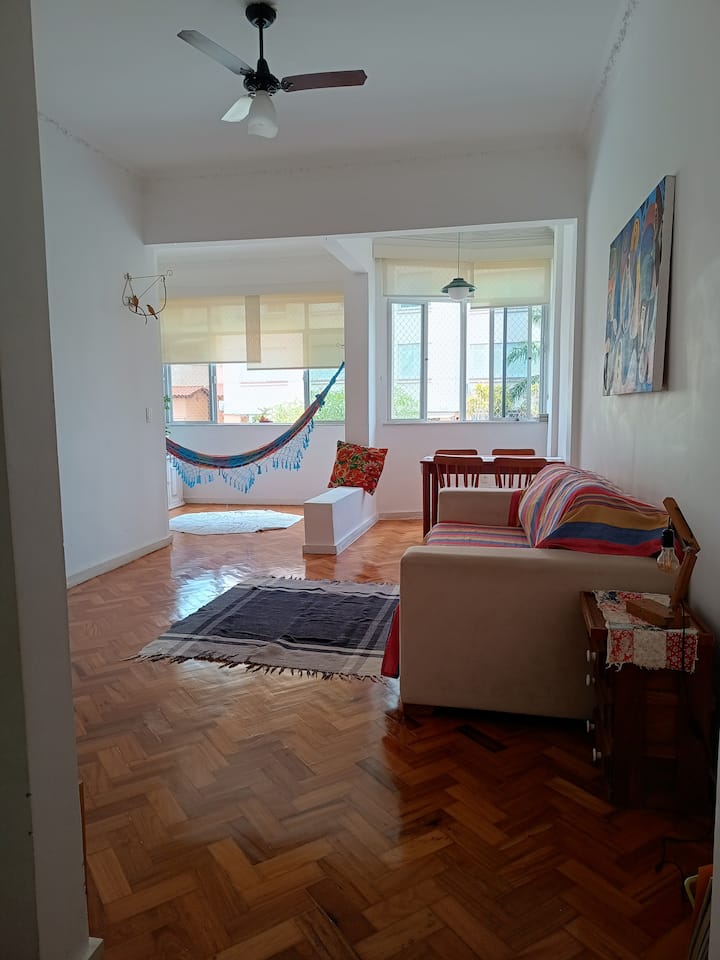 Apartamento Amplo Com Excelente Localização - Glória