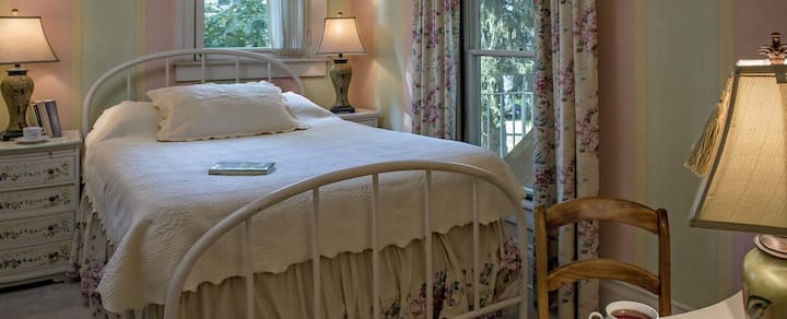 The Spencer Hotel Rm 201- Jane Austen - Chautauqua, NY