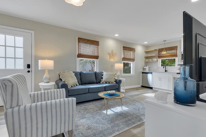 Coastal 3bd Bungalow One Block From Scenic Walkway - Oak Island, NC