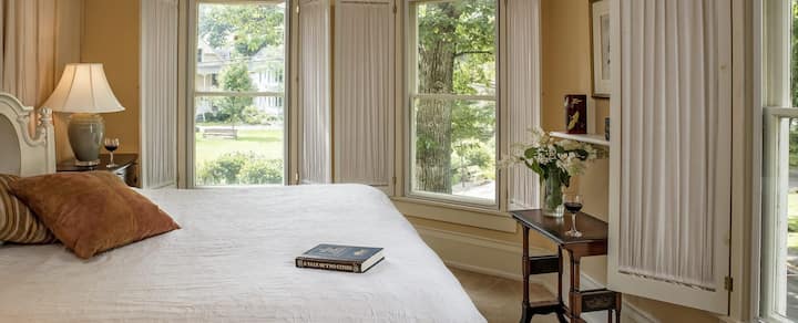 The Spencer Hotel Apartment 206 Charles Dickens - Chautauqua, NY