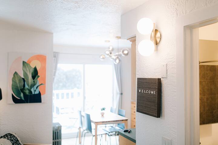 Lakeview Studio With Private Patio, On Bike Path - Madison, WI