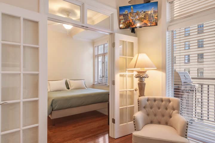 Luxury Apartment In Desirable Uptown Charlotte - Charlotte