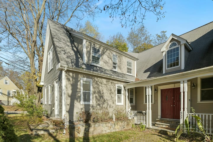 Beautiful Home In Weymouth - Black Rock Beach, MA
