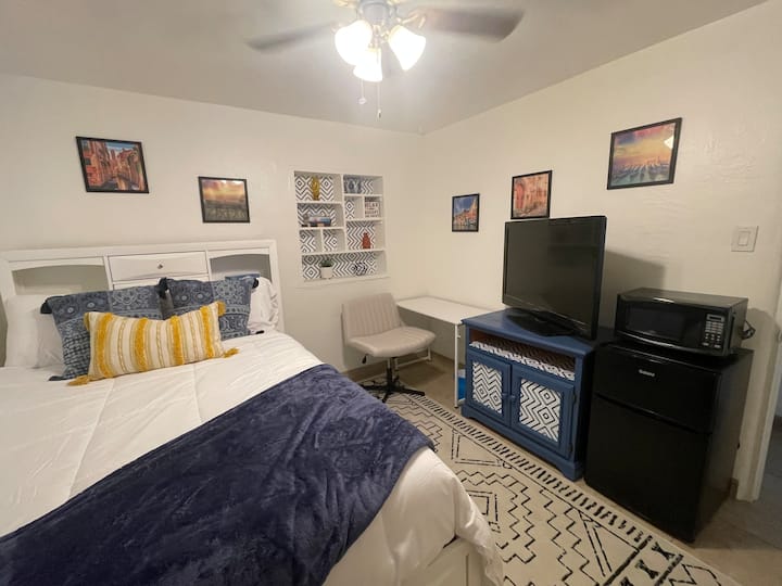 Peaceful Bedroom In House - Albuquerque, NM