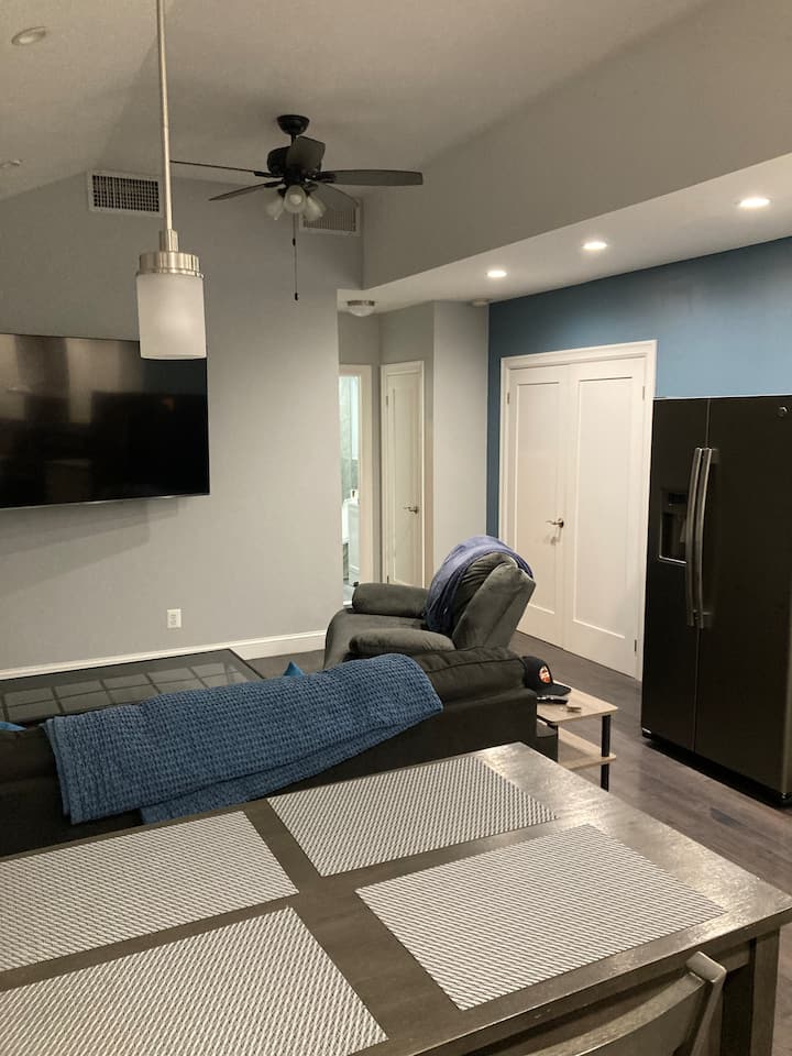 Cozy 1 Bedroom Bungalow - The Bronx, NY