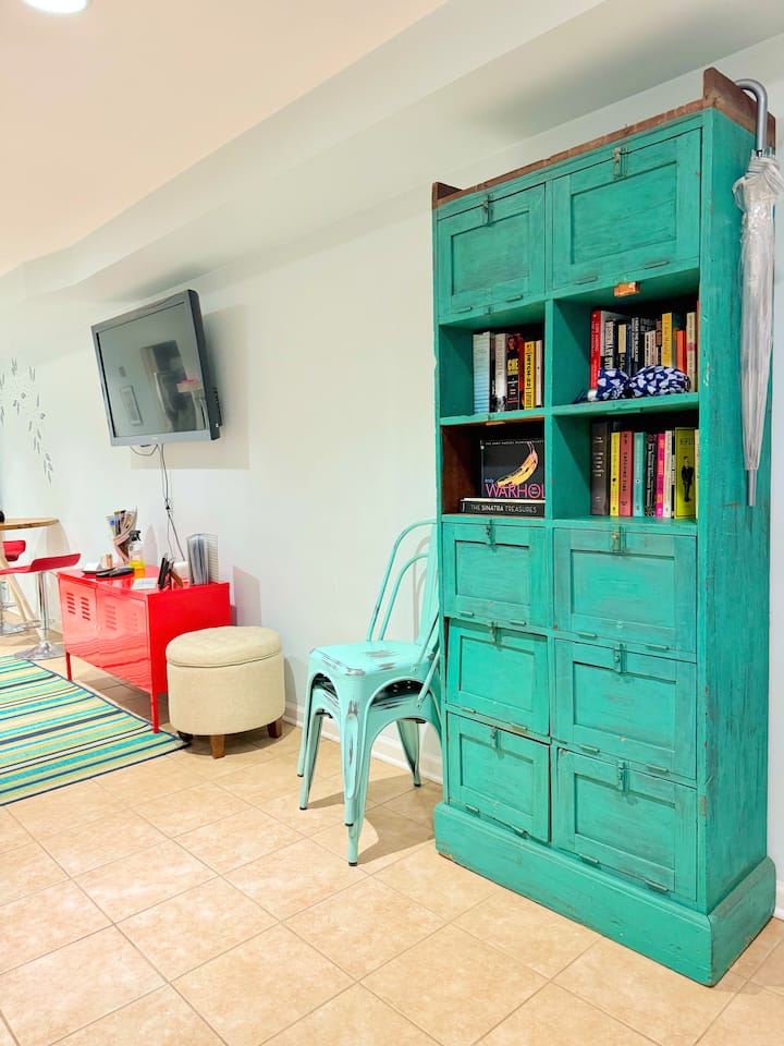 Eccentric Eckington 1br, Parking, Private Patio - Washington D. C., DC