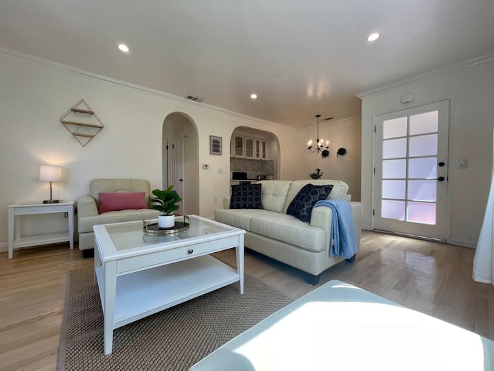 Newly Renovated Quiet Upper Unit In Westwood - Beverly Hills, CA