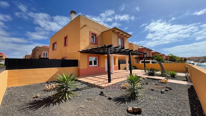 Luxury Villa With Private Pool In Corralejo - Fuerteventura