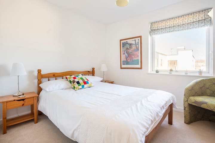 Bright Contemporary Private  Room - East London - Barking