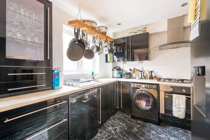 2 Bedroom House In Bermondsey - London Bridge Station